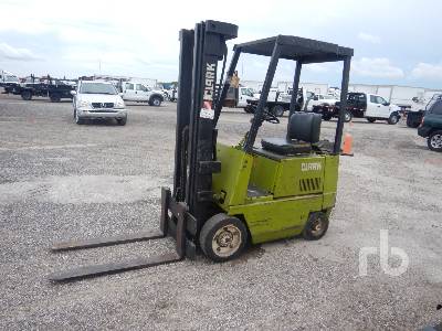 CLARK GCS15 2700 Lb Forklift