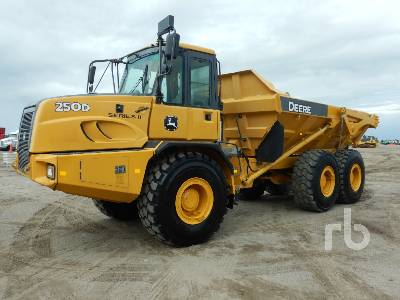 2013 JOHN DEERE 250D Series II 6x6 Articulated Dump Truck