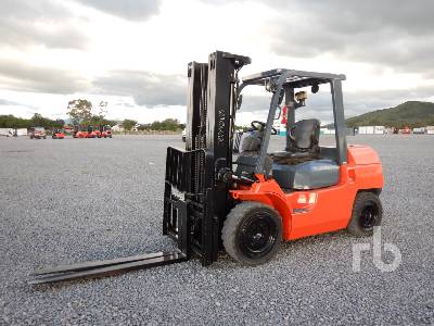 2013 TOYOTA 7FDU35 7000 Lb Forklift