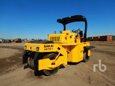 2012 SAKAI GW750-2 7 Wheel Pneumatic Roller