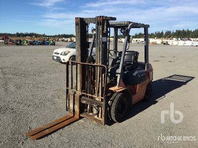 2006 Toyota 7FGU25 4500 lb Pneumatic Tire Forklift