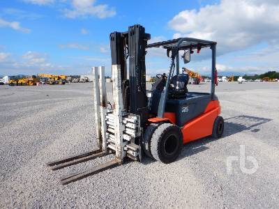 2015 TOYOTA 8FBMT40 8800 Lb Electric Forklift