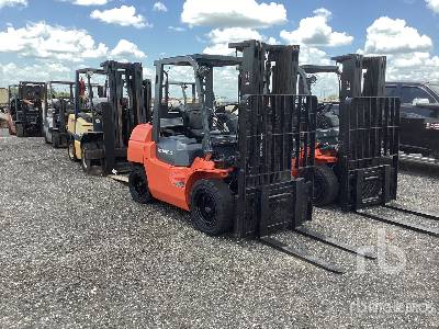 2011 Toyota 7FDU35 7000 lb Diesel Pneumatic Tire Forklift