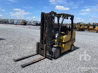 YALE GLC080VXNGAV086 8000 lb Pneumatic Tire Forklift