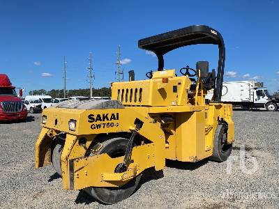 2014 Sakai GW750-2 7 Wheel Pneumatic Roller