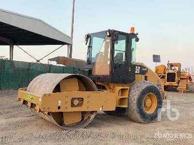 2015 Cat CS-533E Smooth Drum Compactor