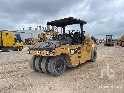 2017 Cat CW34 8 Wheel Pneumatic Roller