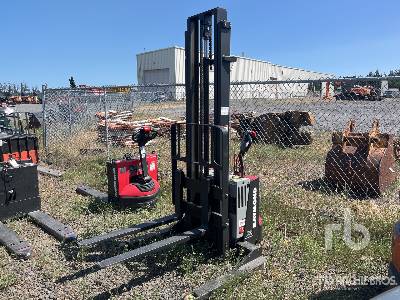 2016 Raymond 6210 2500 lb Electric Stacker