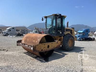 2001 Cat CS-563D Smooth Drum Compactor (Inoperable)