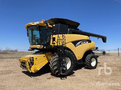 2002 New Holland CR970 Combine Harvester