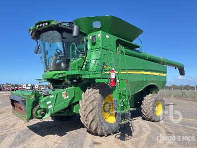 2015 John Deere S680 Combine Harvester